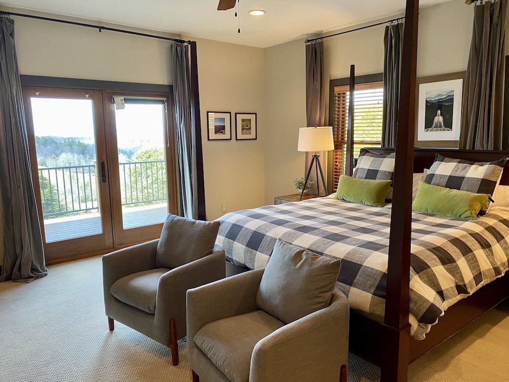 Long Range Views, Hot Tub, Close To Town But Feels Far Away, Off Blue Ridge Pkwy - Blowing Rock, NC