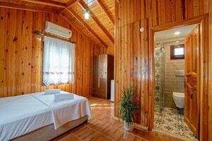 Quarto Duplo Standard, vista para o jardim | Wi-fi grátis, roupa de cama fornecida 