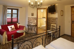 Quarto conforto | Roupas de cama premium, escrivaninha, Wi-Fi de cortesia