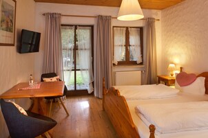 Quarto conforto | Roupas de cama premium, escrivaninha, Wi-Fi de cortesia