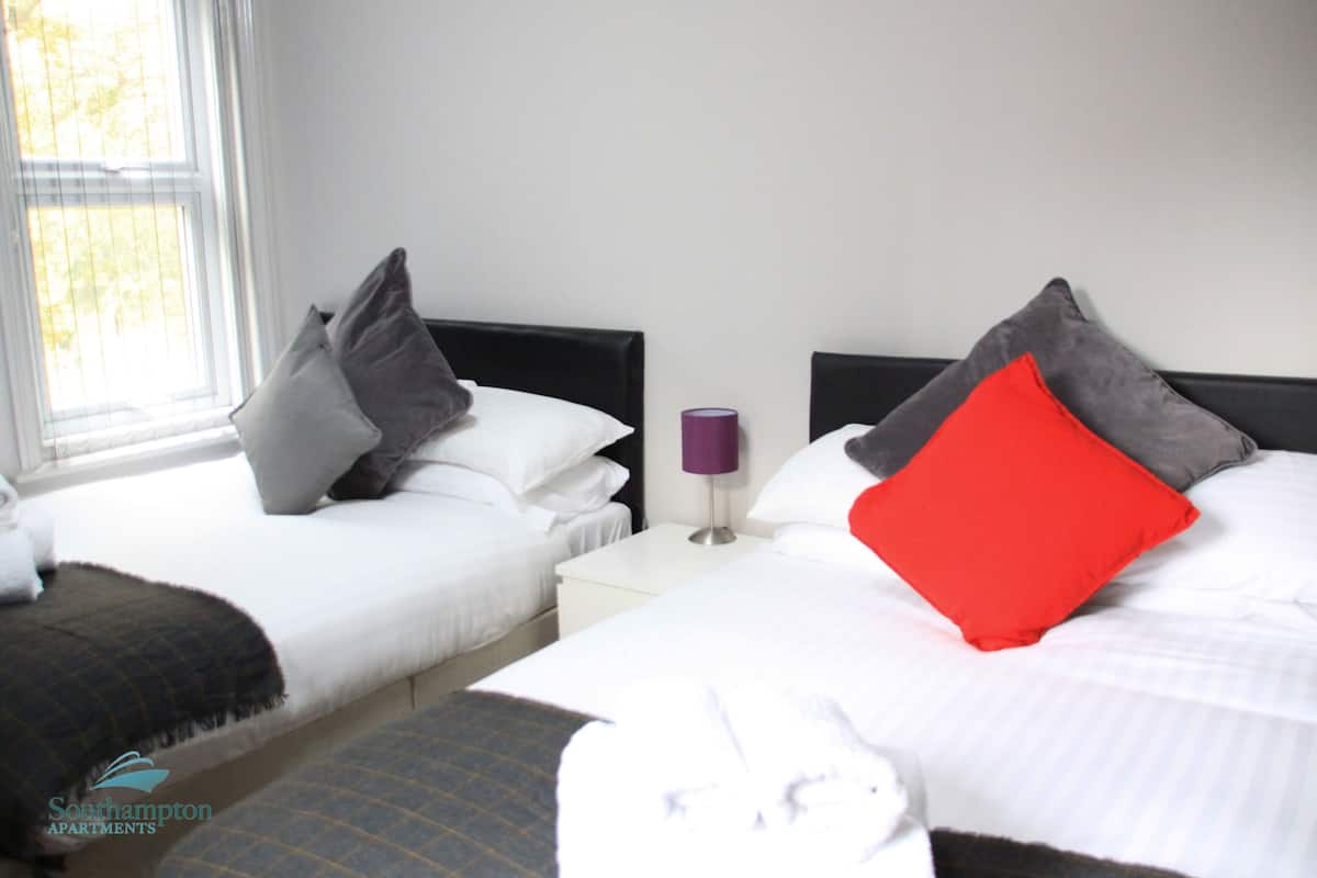Apartamento família | Ferros/tábuas de passar roupa, Wi-Fi de cortesia, roupa de cama