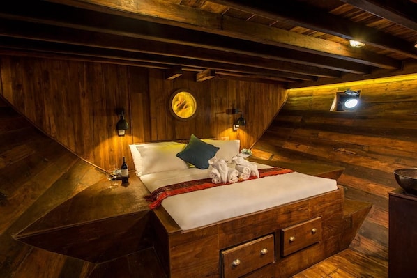 Suite Júnior, 1 cama king-size | Secretária, Wi-fi grátis