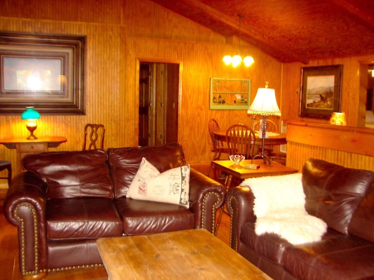 Stoney Hollow Farm Cabin - Calderwood Lake, TN