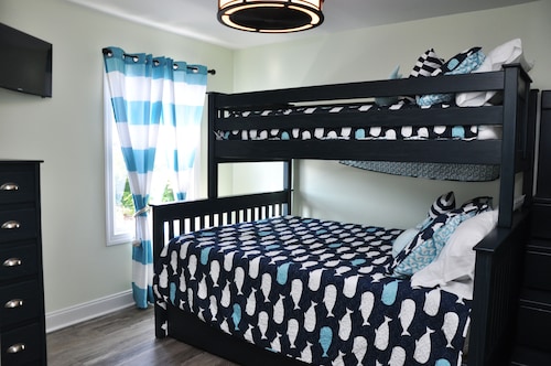 Boyette Condo 1b: Centrally Located Pet Friendly Condo, Pool Access. - Ocracoke, NC