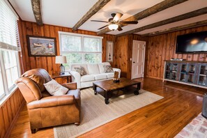 Captain's Boathouse- Kayaks, Private Dock, Views! Reviews, Deals ...