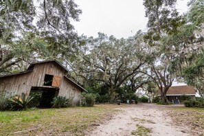 Captain's Boathouse- Kayaks, Private Dock, Views! Reviews, Deals ...