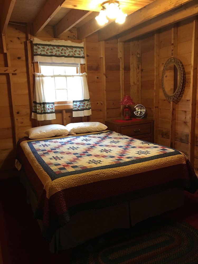 Family Friendly Updated Waterfront Cottage - Beach Road, ME