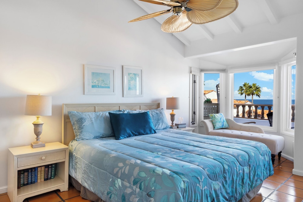 H962: Great Ocean Views, Golf Cart + Only 10 Steps + King Bed + Fireplace - Santa Catalina Island, CA