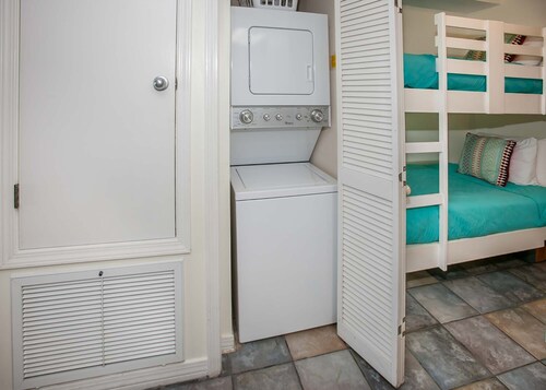 Charming Beach Front Family Friendly Condo - Alabama