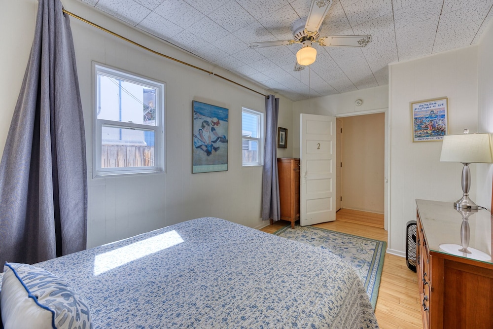302cl: Spacious Two Story Home, Balcony And Roof Top, 2 Blocks To Beach, Restaur - Avalon, CA