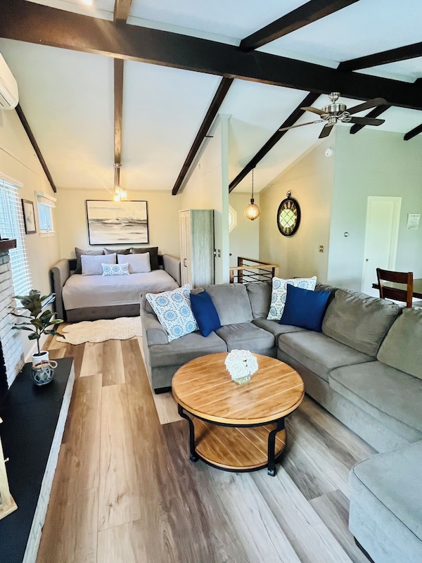 Ultimate Ski Getaway: 4+ Bedrooms, Open Layout, 2 Minutes To Gunstock Mountain! - Gilford, NH