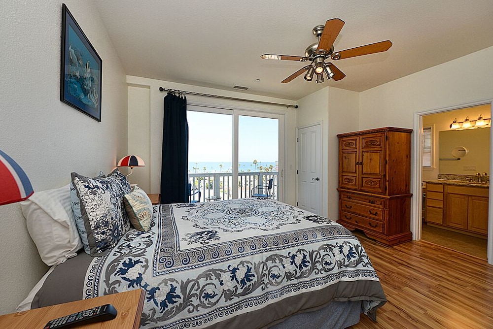227bb: Modern Town Home In The Heart Of Avalon, Dual Master Suites, **Views** - - Santa Catalina Island, CA