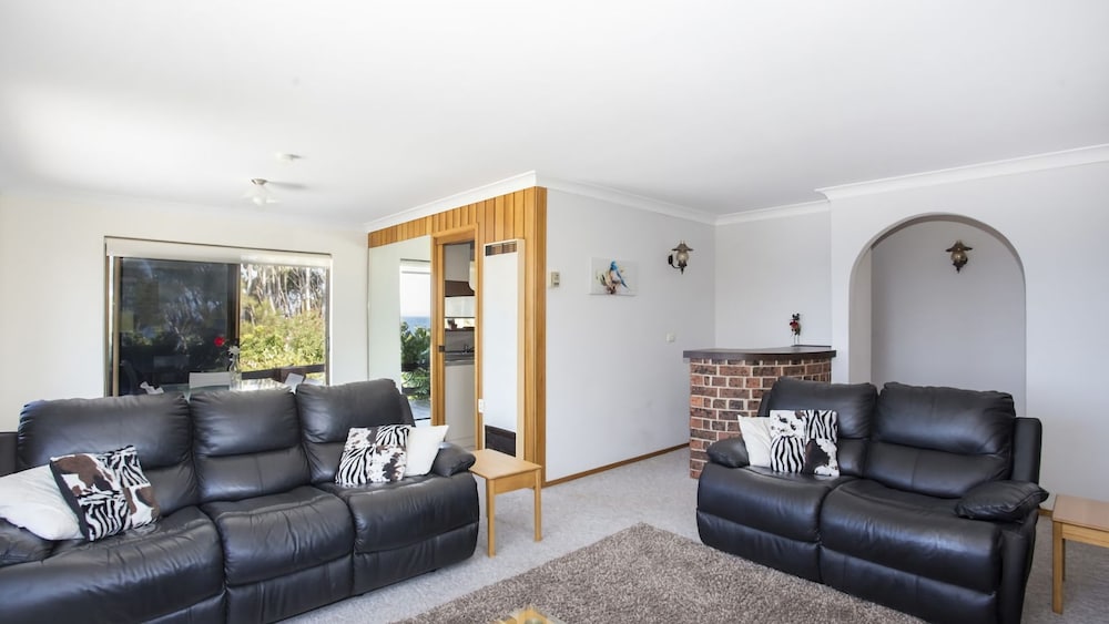 Free Night On Us This Winter At Collers Beachside Mollymook - Mollymook