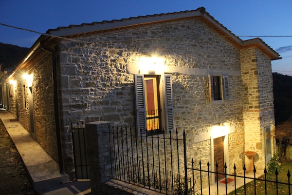 Elegant Rural Residence In A Hill Top Position With Swimming Pool And Jacuzzi - Italy