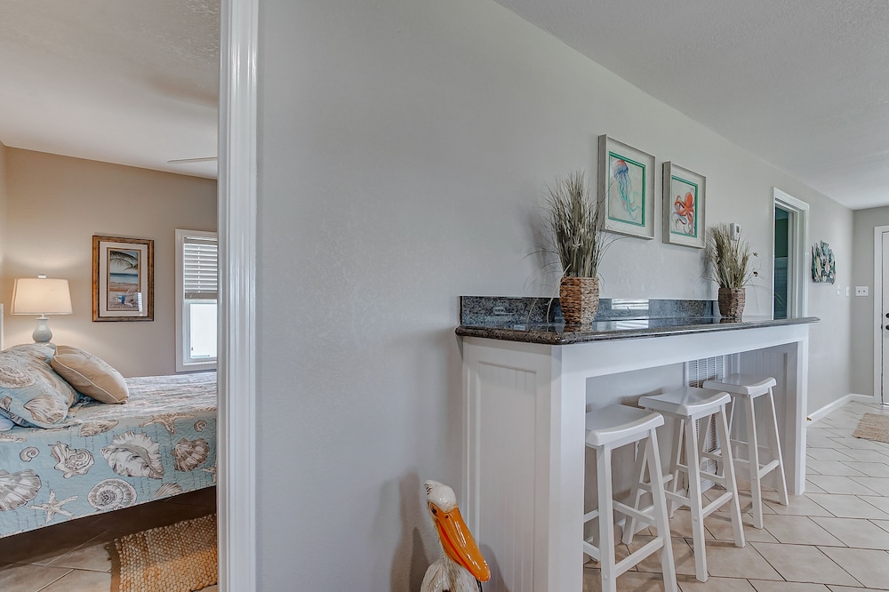 Beachy Gem - A 3 Bedroom, 1-1/2 Bath That Sleeps 6. - Bolivar Peninsula, TX