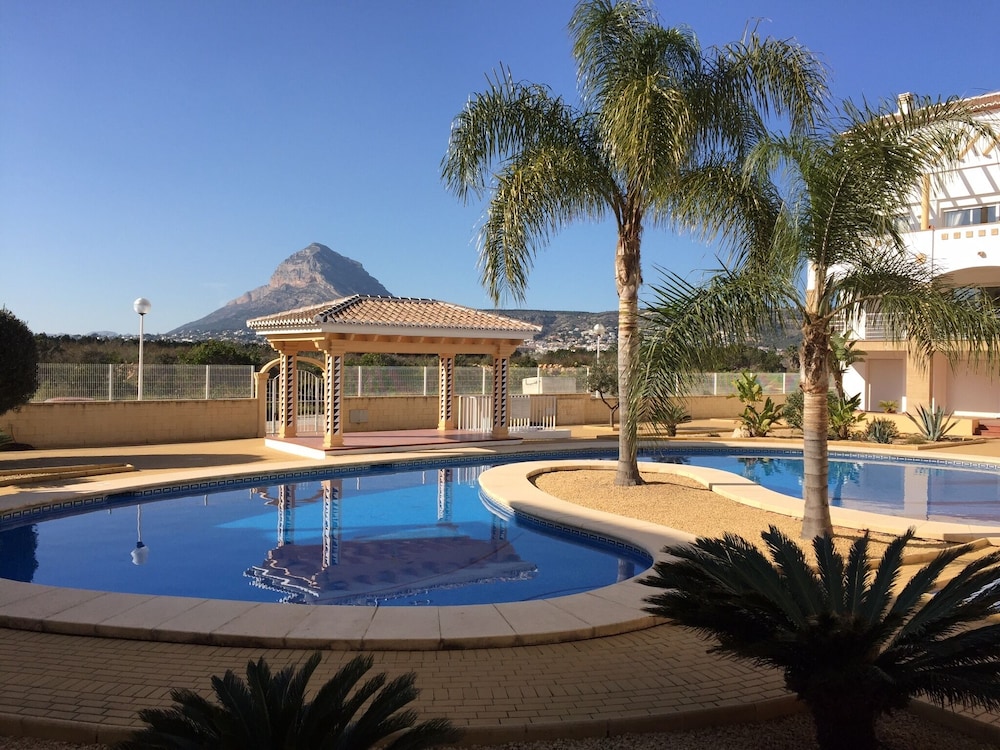 Apartamento De Lujo En Planta Baja Con Una Gran Terraza, A Minutos A Pie Del Arenal - Jávea
