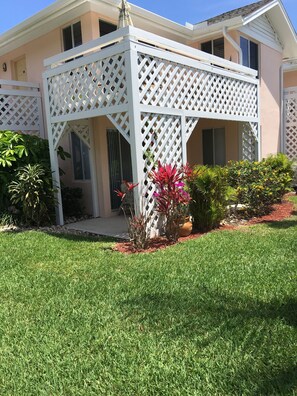 Beautiful 1st floor 2 Bedroom Jupiter Bay Villa. Walk to Carlin Park ...