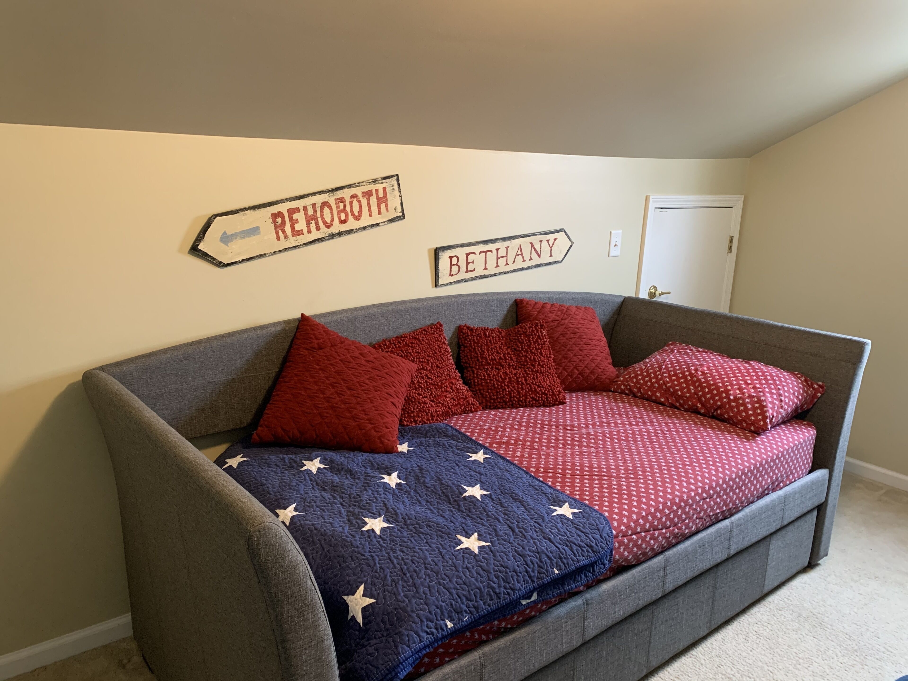 Convenient Location In Rehoboth Beach. Two Master Suites, Pool - 4br-3.5ba - Rehoboth Beach, DE