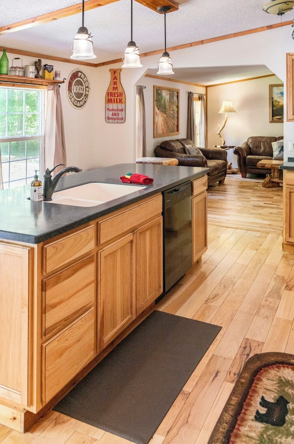 Hocking Hills Getaway W/ Hot Tub, Sauna & 20 Private Acres. Pet-friendly! - Ohio (State)
