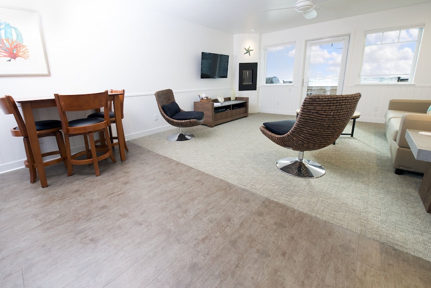 Bayfront Condo With Amazing Views! Located On The Embarcadero In Private Comple - Cayucos Beach, CA