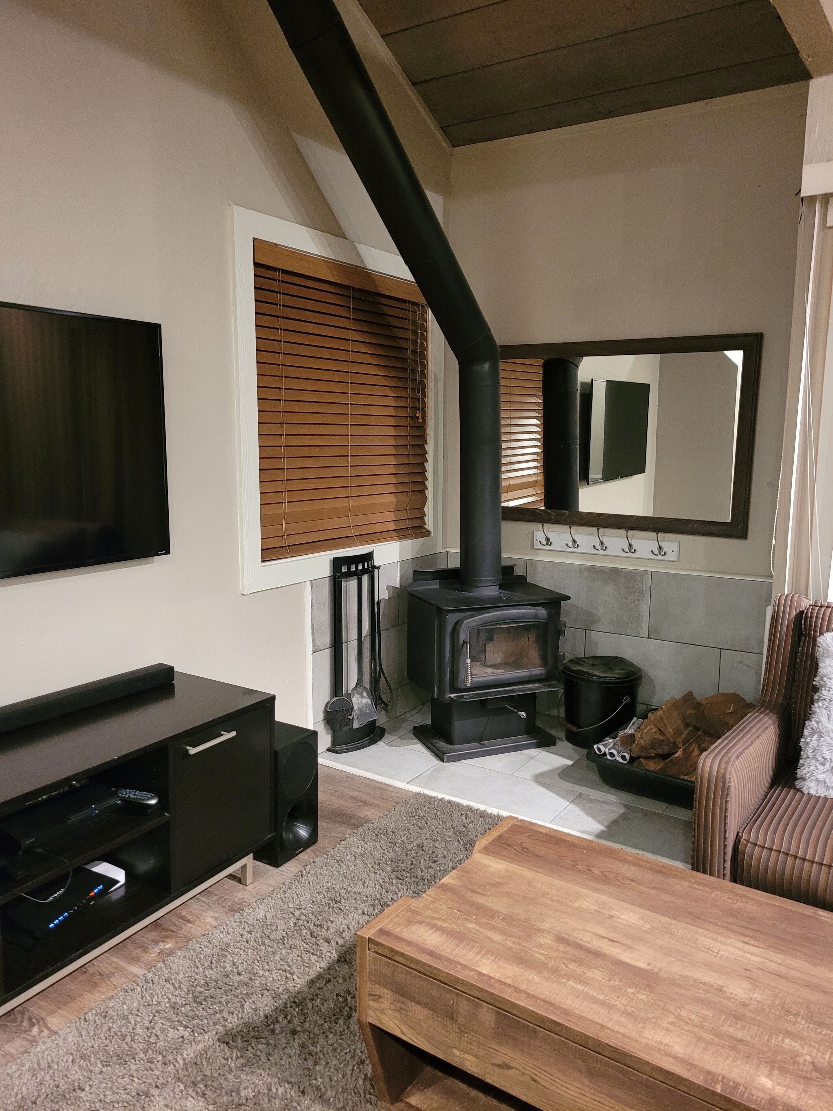 Remodeled Modern Mountain Condo 1br/loft/2ba With Garage - Near Village - Mammoth Mountain, CA