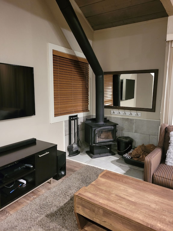 Remodeled Modern Mountain Condo 1br/loft/2ba With Garage - Near Village - Mammoth Mountain, CA