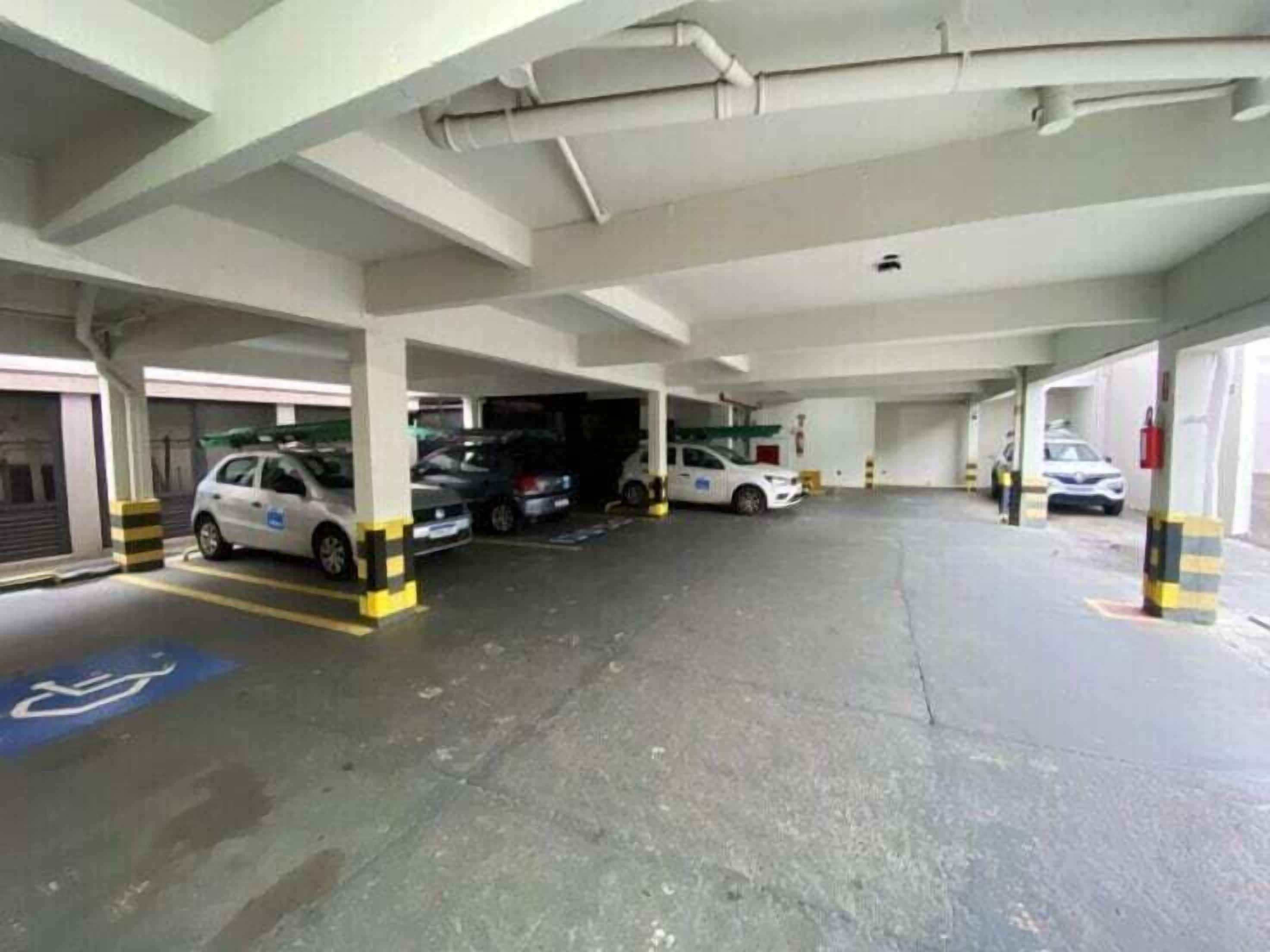 Estacionamento sem manobrista (sujeito a cobrança): BRL 25 por dia