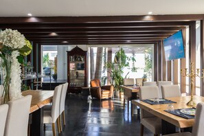 Pequeno-almoço tipo buffet diário incluído 