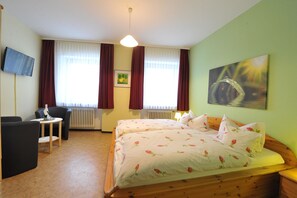 Quarto Duplo Básico | Wi-fi grátis, roupa de cama fornecida