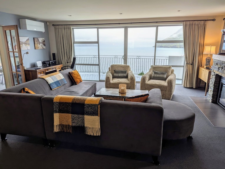 息をのむ湖と山の景色湖和山脉的壮丽景色 - ニュージーランド クイーンズタウン