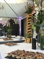 Almoços e jantares servidos, incluindo cozinha regional 