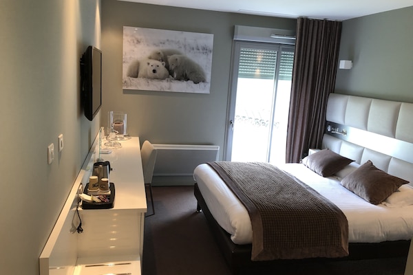 Quarto Duplo Deluxe | Com decoração personalizada, com mobília individualizada, secretária