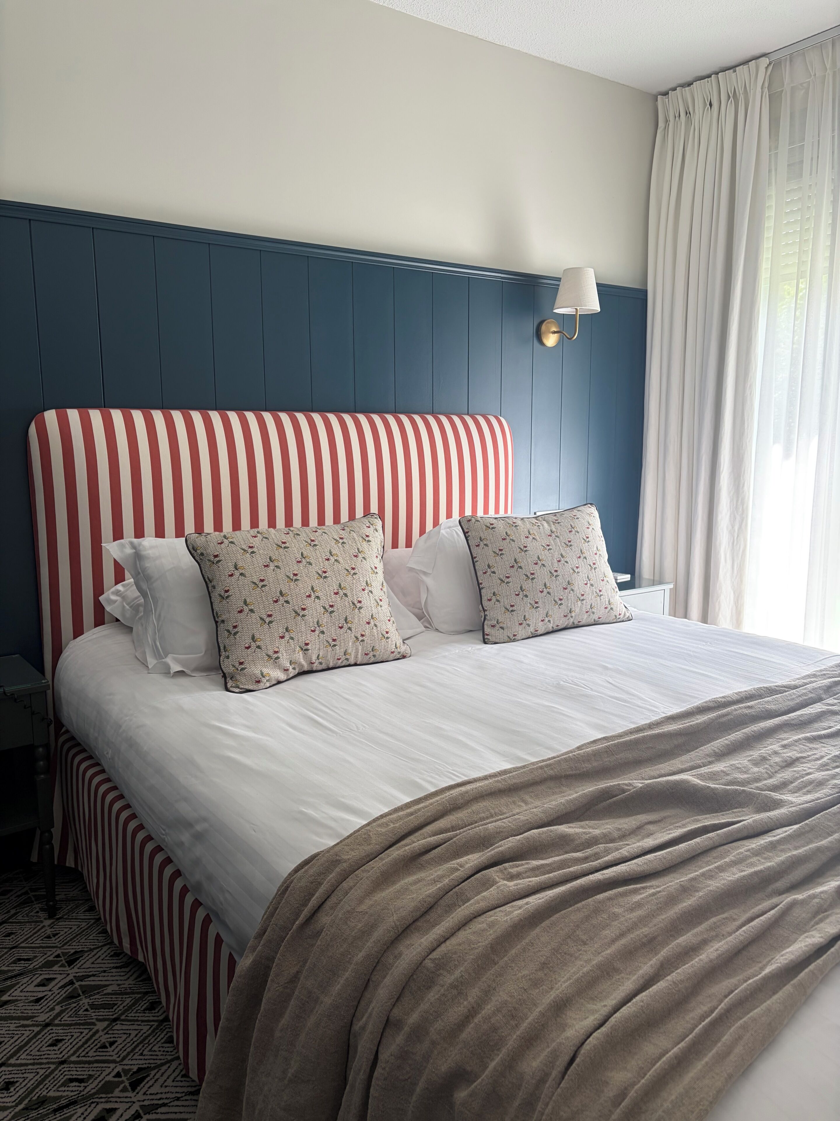 Quarto Duplo Deluxe | Com decoração personalizada, com mobília individualizada, secretária 