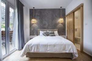 Quarto casal panorâmico, sacada, vista para a montanha | Roupas de cama premium, edredons de pluma, camas com colchões pillow-top