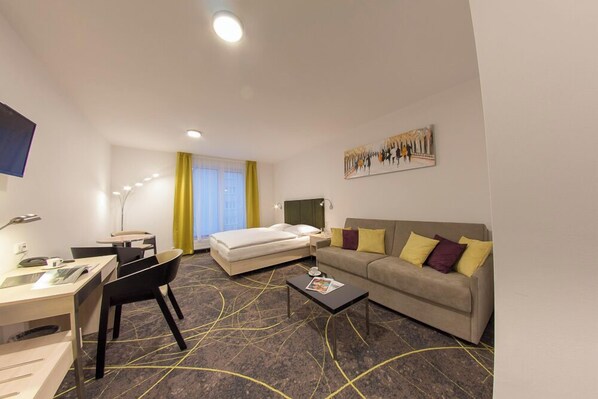 Quarto casal clássico, vista para a cidade | Escrivaninha, cortinas blackout, berços (sobretaxa), Wi-Fi de cortesia