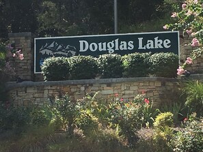 Quiet cabin located in the Douglas Lake Resort - Sevierville | Vrbo