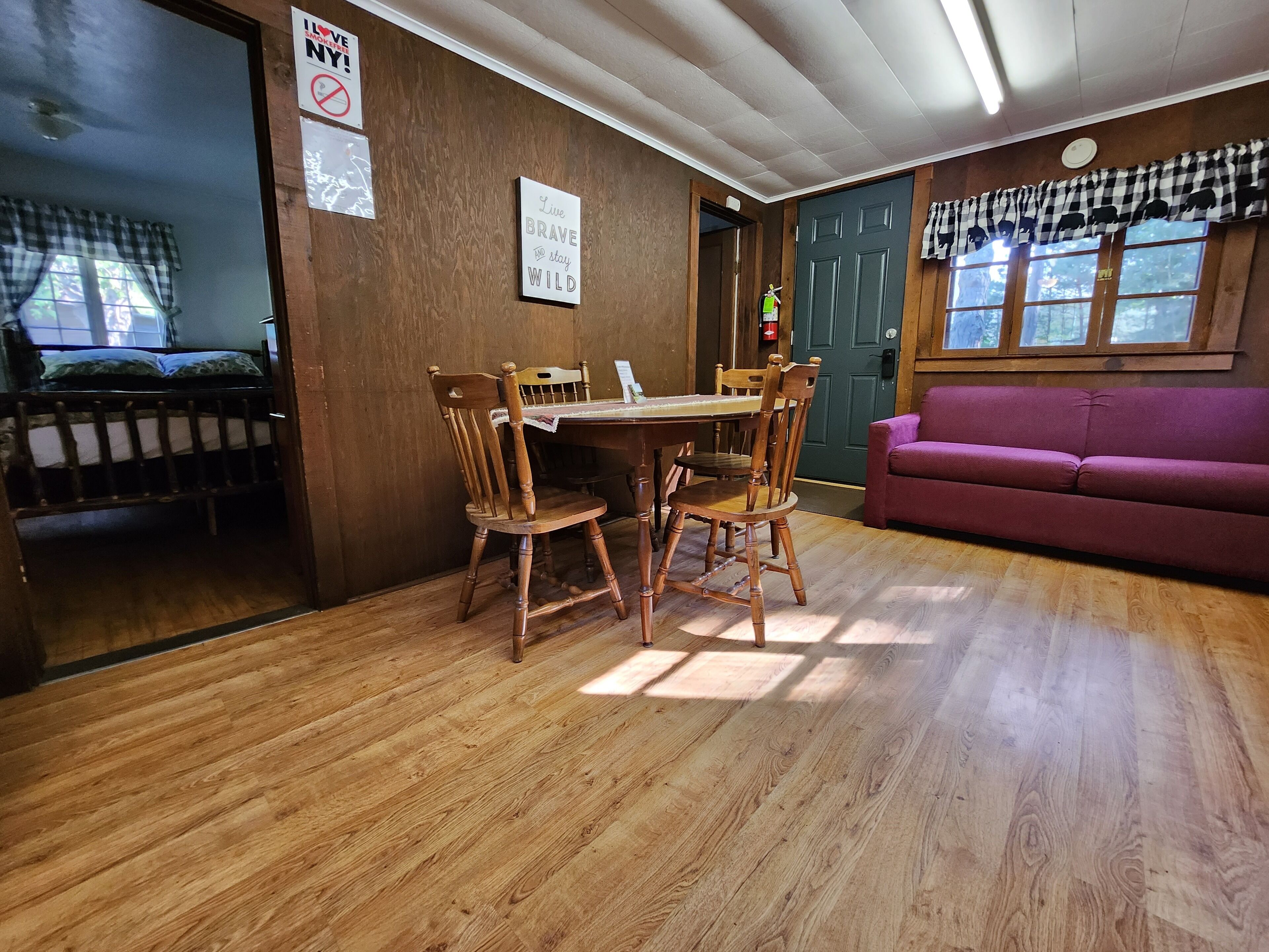 2 Bedroom / 2 Bath Cabin - Moreno's Cottages Celebrating 100 Years! - Saranac Lake, NY