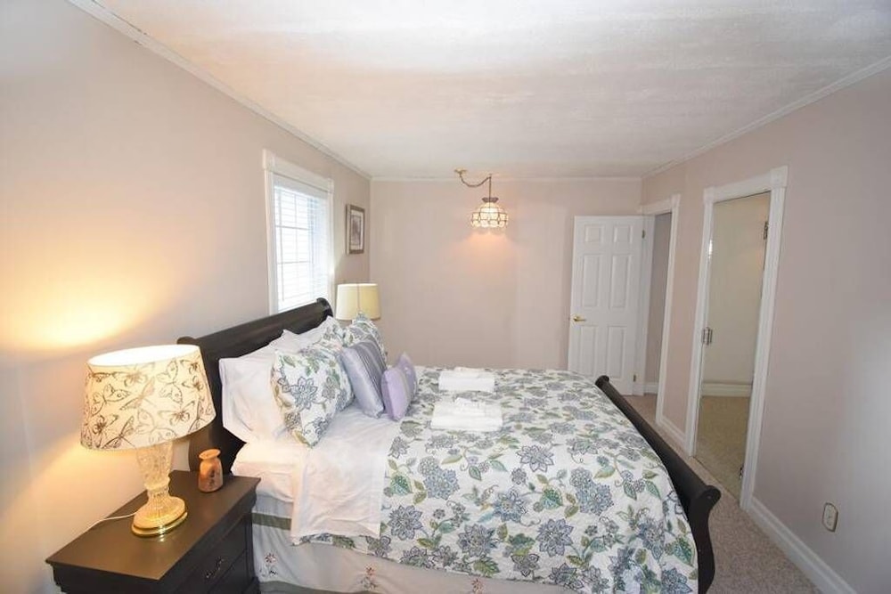 Huge, Cozy, Comfortable, Clean, Bright & Spacious. - Niagara-on-the-Lake