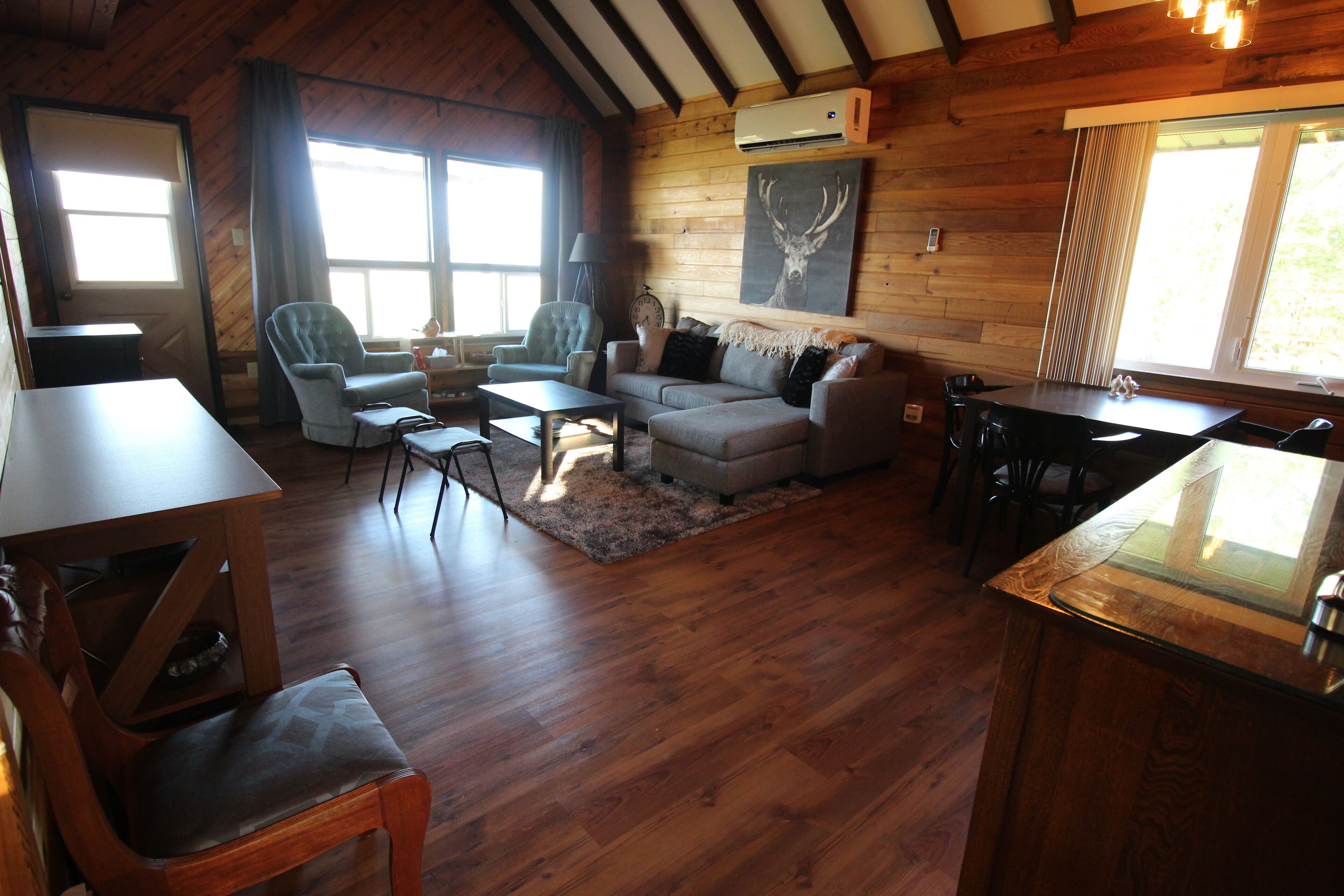 2 Hrs From Winnipeg Lakefront Vacation Rental Cottage - Manitoba