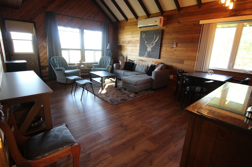 2 Hrs From Winnipeg Lakefront Vacation Rental Cottage - Manitoba