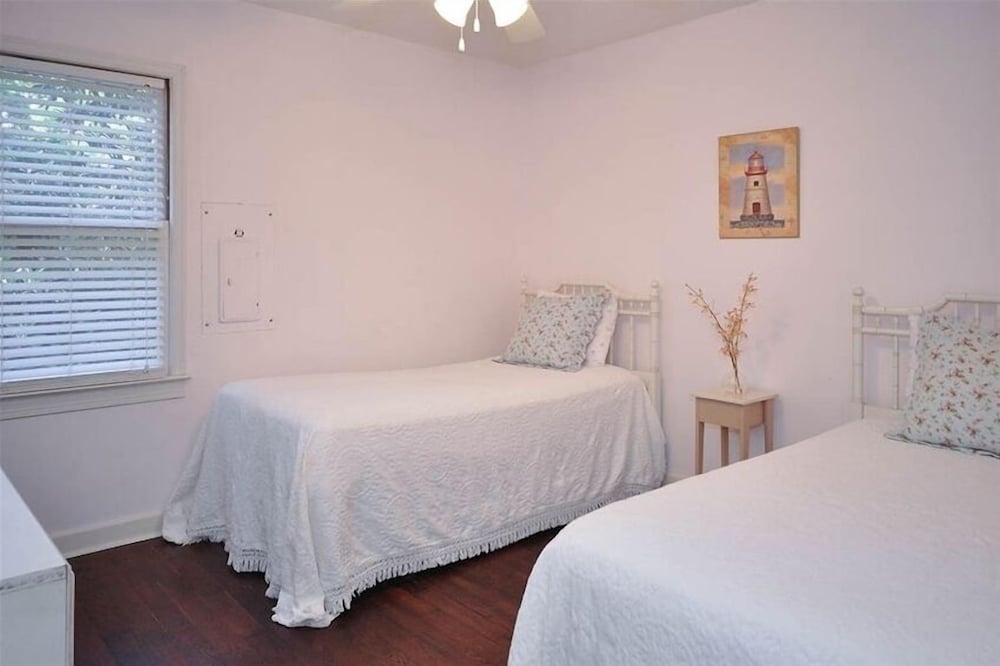 Pet Friendly Cottage W Large Fenced Yard. Available Weekly, Monthly Or Nightly! - Jekyll Island, GA