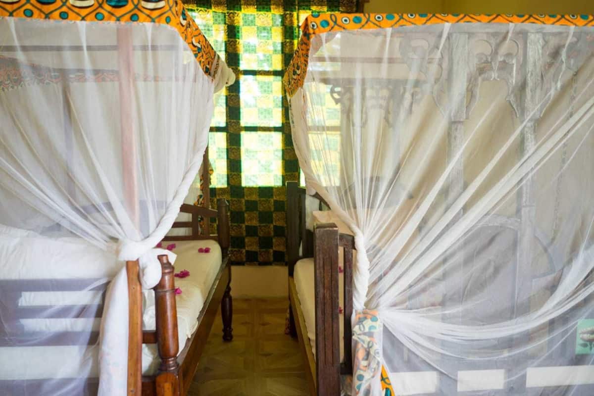 Wi-Fi de cortesia, roupa de cama
