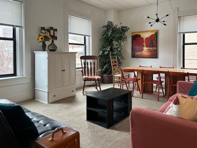 Great Two Bedroom Apartment In Historic Downtown Stillwater - Stillwater, MN