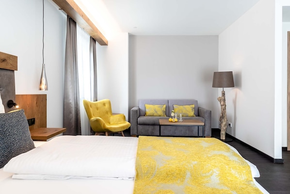 Quarto casal conforto | Cofres nos quartos, individualmente decorados