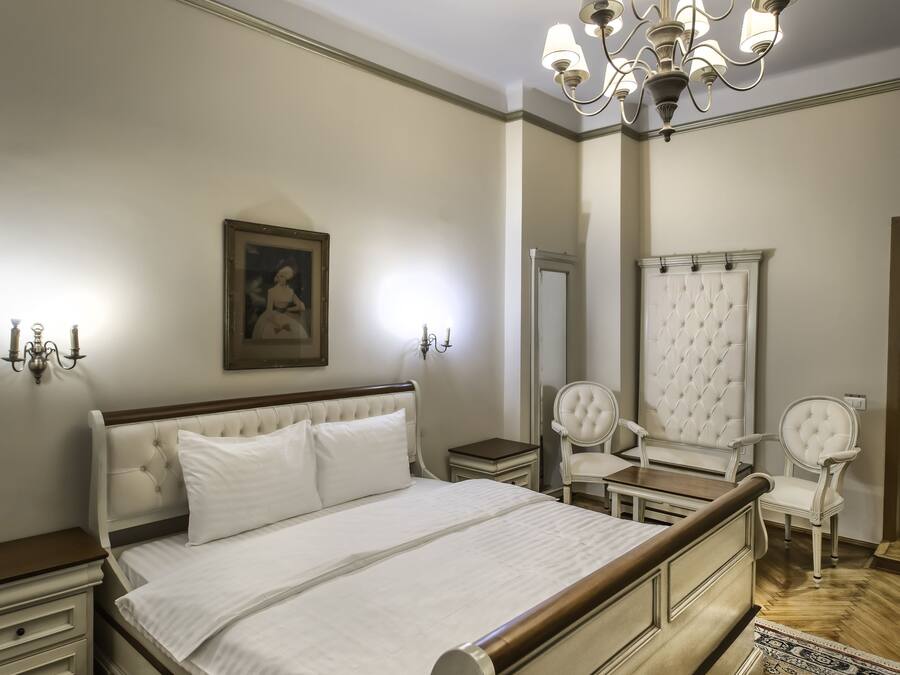 1 quarto, com decoração personalizada, com mobília individualizada