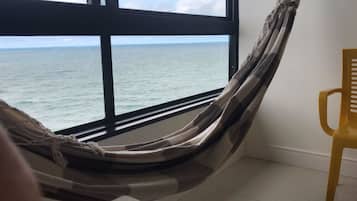 Cortinas/cortinados opacos, Wi-fi grátis, roupa de cama fornecida