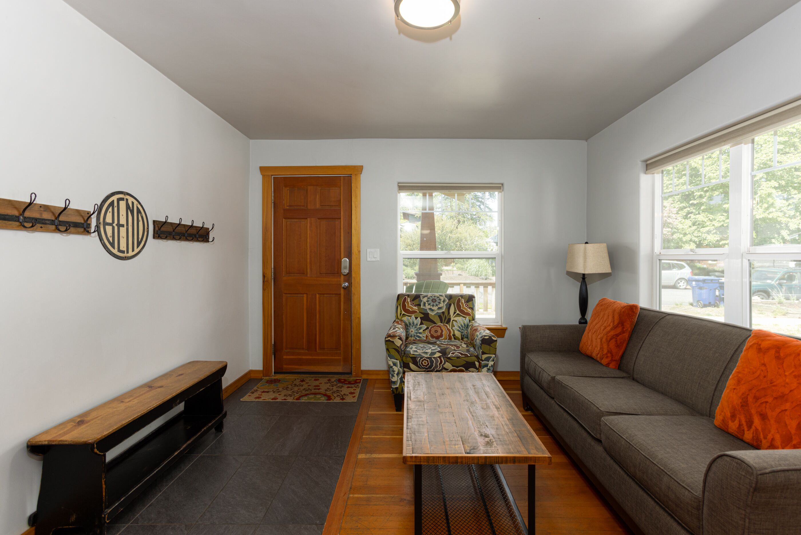 West Side Gem King Beds Walk Everywhere Hot Tub Large Living Spaces - Bend, OR