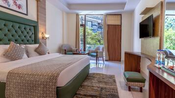 Quarto de Luxo | Cortinas/cortinados opacos, ferro/tábua de engomar, camas desdobráveis