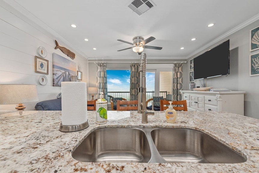 Ocean Sunrise Pet Friendly, In-house Laundry Pools - Bermuda Beach, TX