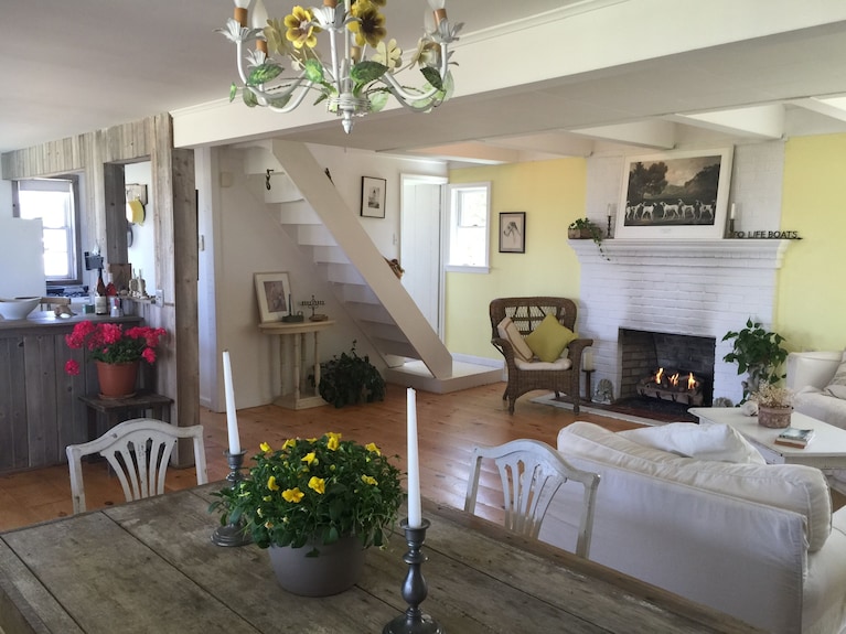 Charming Waterfront English Cottage With Private Bay Beach In A Nature Preserve - Palmer Vineyards, Riverhead